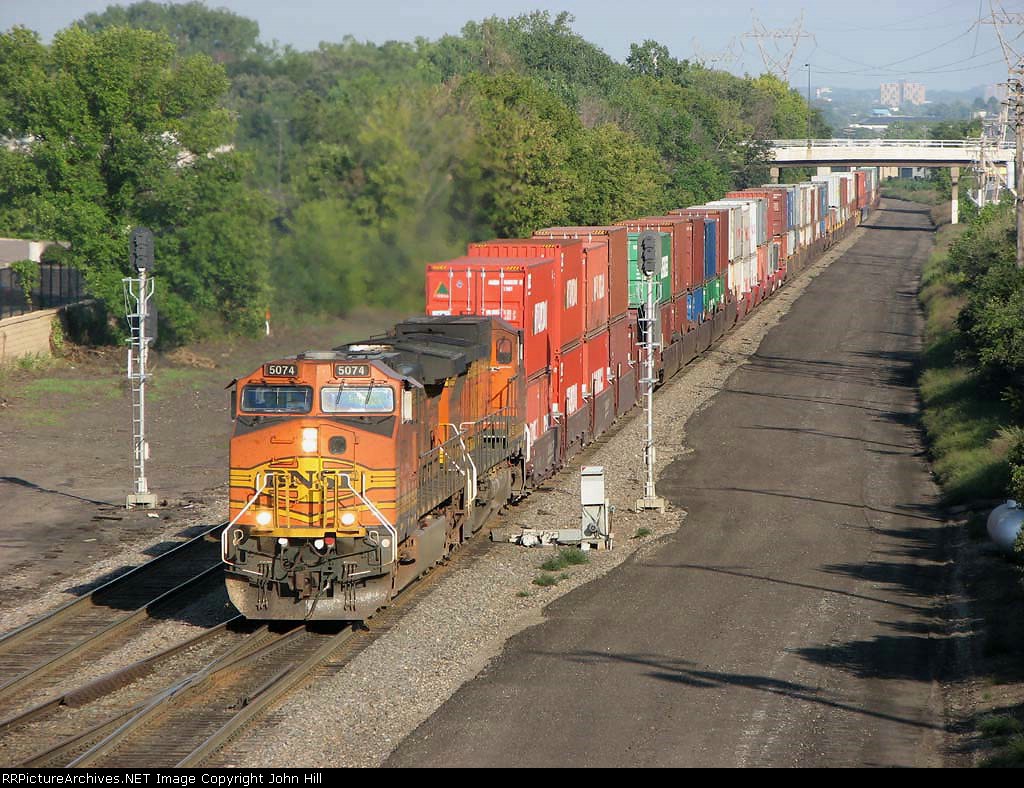 070904158 Westbound BNSF intermodal approaches Midway yard on Midway Sub.